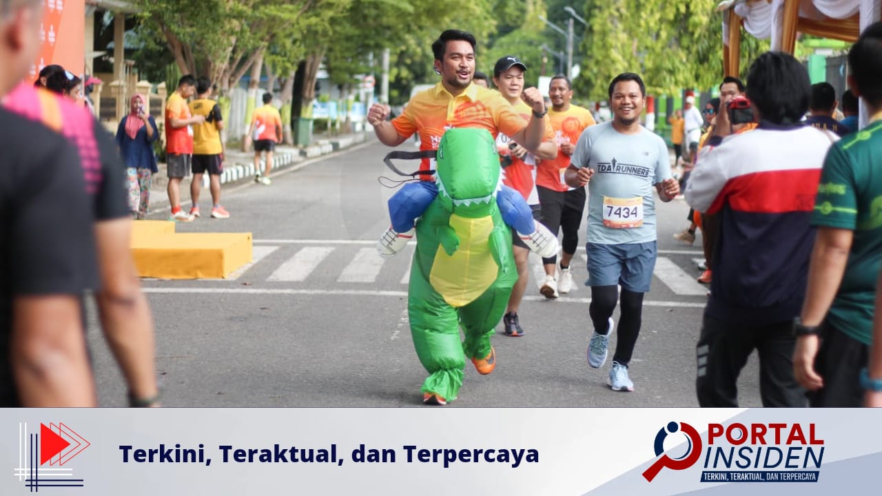 Habibie Fun Run 2022, Ketua KONI Parepare Lari Dengan Kostum Dinosaurus ...